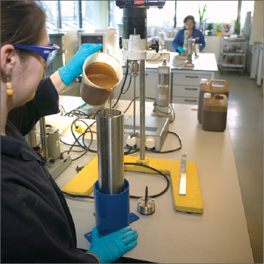 Advances in high-performance drilling fluids enhance wellbore strength ...